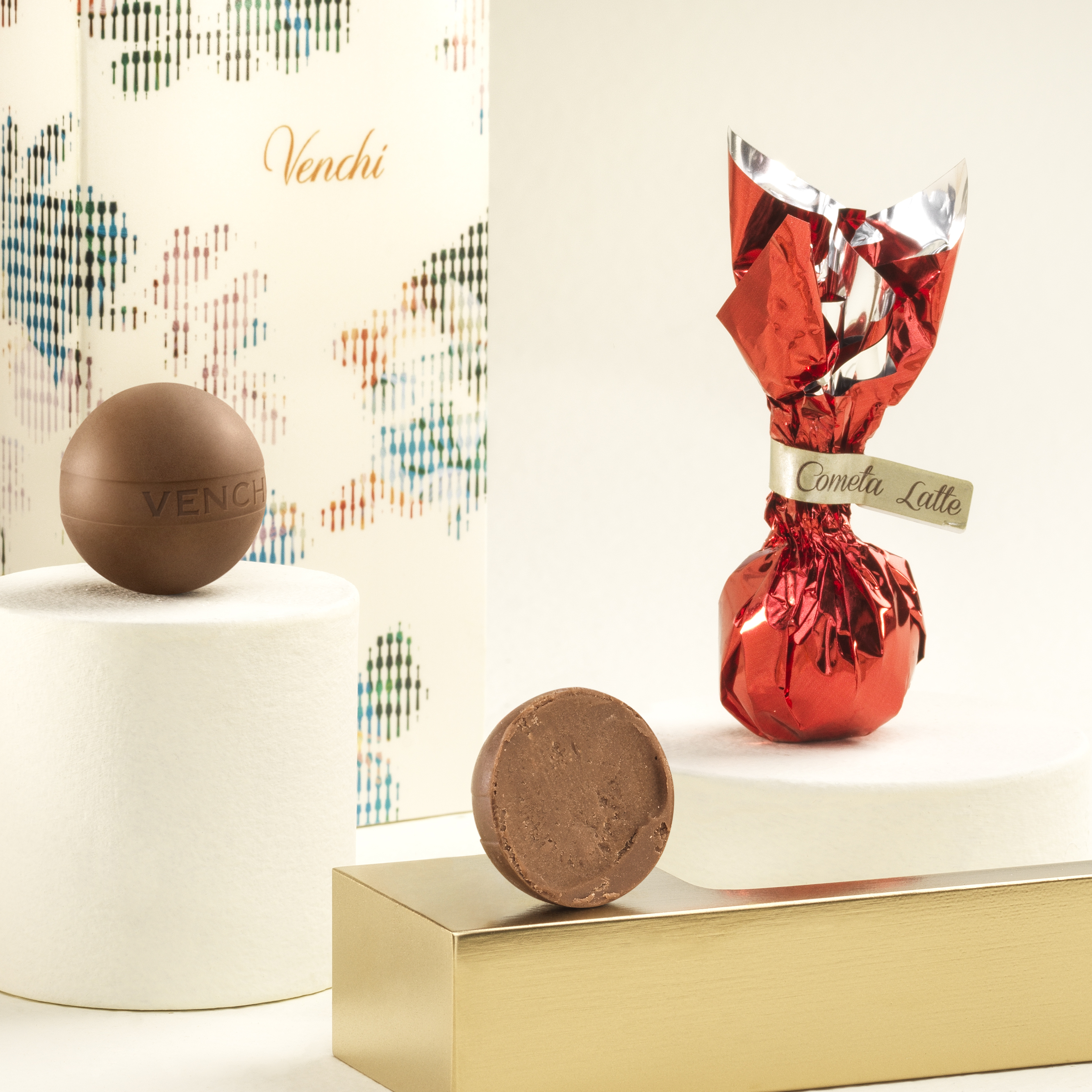 Red Milk Mousse Xmas Comets chocolates 100 g - Venchi